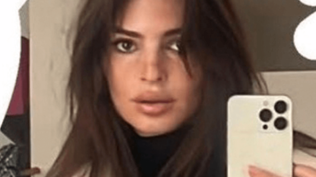 For Racy Mirror Selfie Emily Ratajkowski Nearly Experienced A Wardrobe Malfunction In Tiny Crop Top