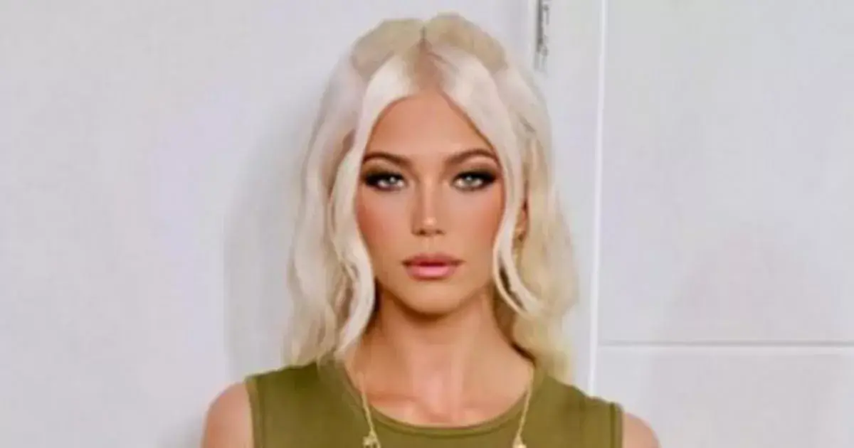 Fans Were Swooning Over Danielle Harolds Clingy Green Dress As She